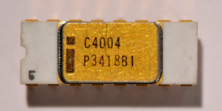 Intel celebra el 50º aniversario del Intel 4004, su primer ...