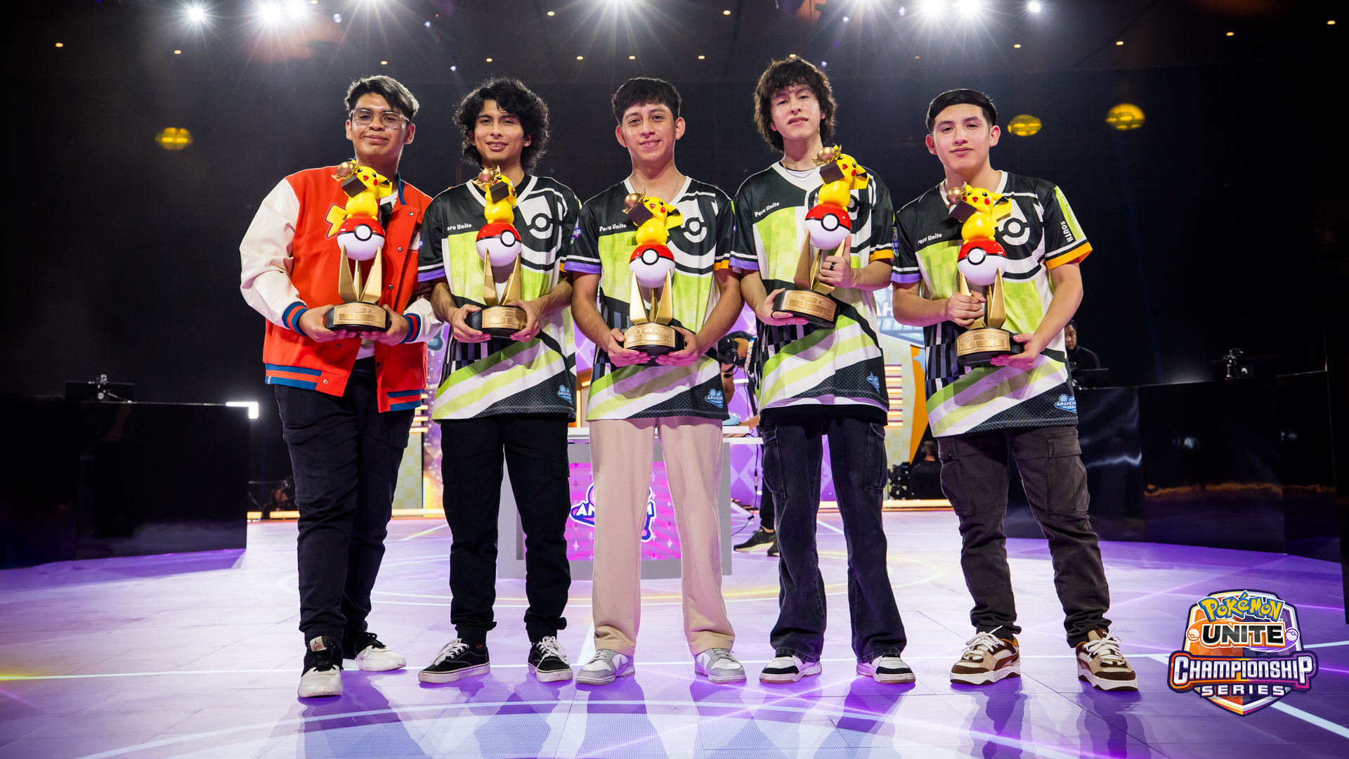 Perú hace historia y se corona campeón mundial en Pokémon UNITE World Championship 2025 » Hero ...