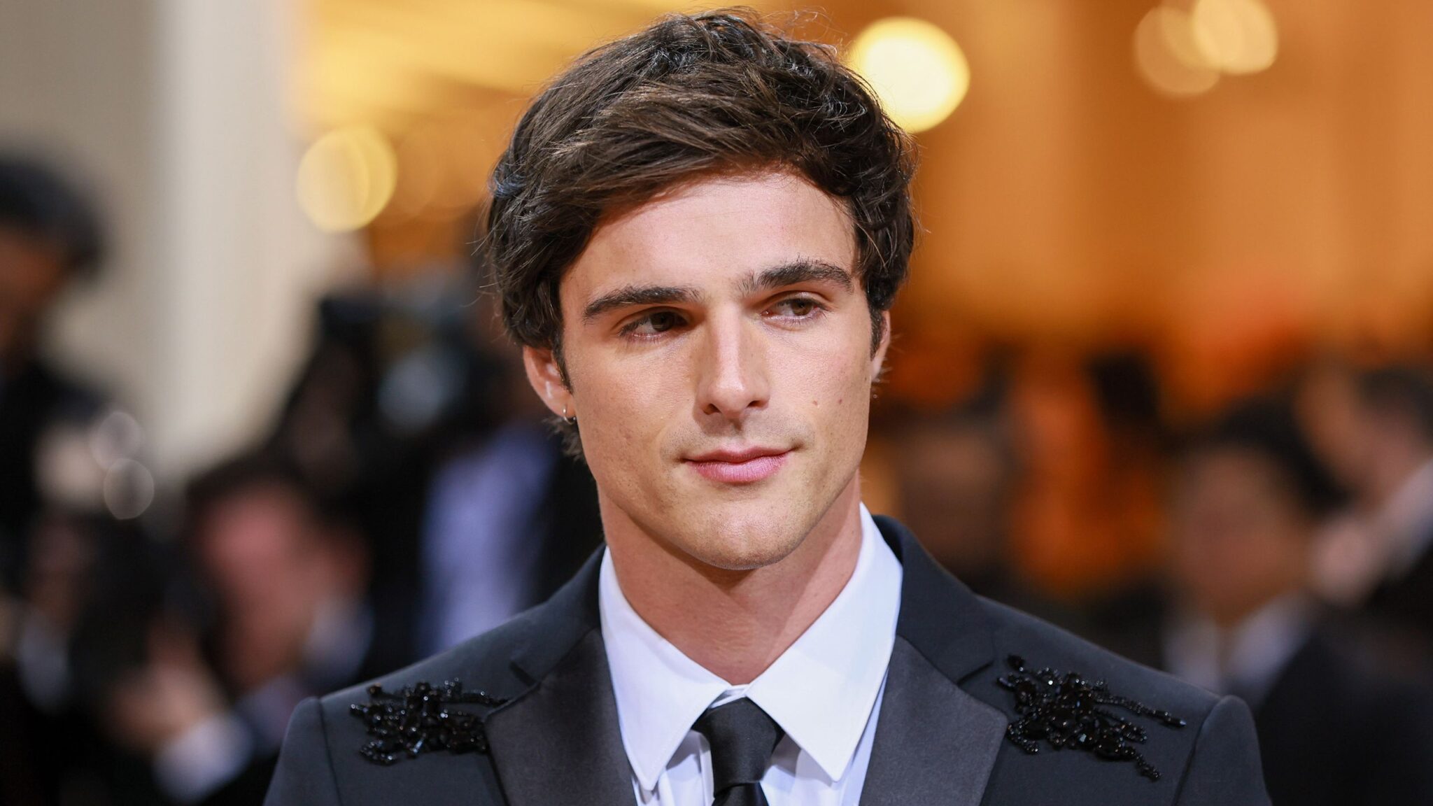 Chris Hemsworth apuesta por "Jacob Elordi próximo James Bond" » Hero ...